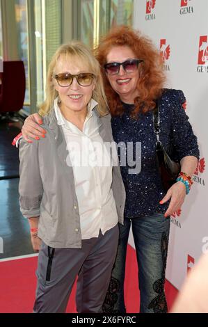 Annette Humpe und Ingrid Milli Segieth BEI der Verleihung des Fred Jay ...