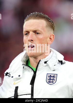 GELSENKIRCHEN - le gardien de but anglais Jordan Pickford son Arlo ...