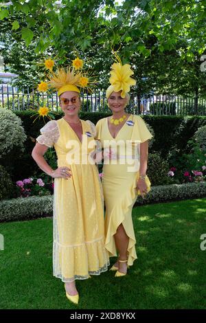 Ascot Milliner, Viv Jenner (G) et Rachel Ellis Oates portent des ...