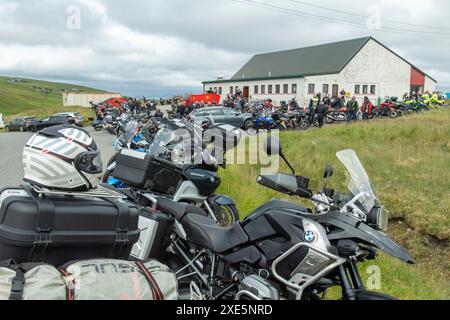 Simmer Dim Bike Rally qui a lieu au milieu de l'été à Ollaberry dans ...