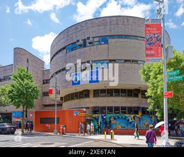NYC Chinatown : 100 Hester Street, alias 36 Forsyth Street, abrite ...