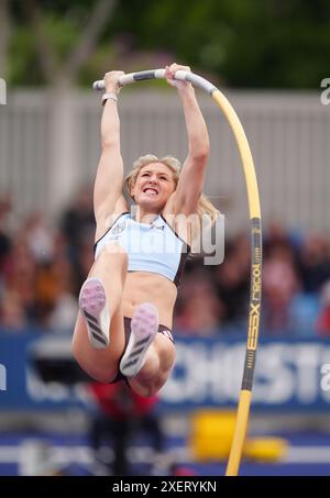 Molly Caudery en action dans la voûte à perche féminine lors du premier ...