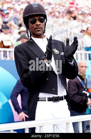 Snoop Dogg regardant le spécial du Grand Prix par équipe de dressage au ...