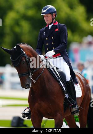 Le Britannique Carl Hester à bord de FAME lors du dressage Individual ...