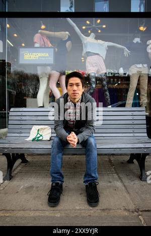 Artiste et romancier Tao Lin, l'auteur de ' Shoétalfting American ...