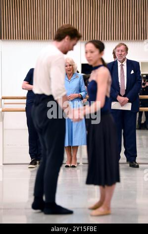 Sir Rupert Gavin, président du Ballet national anglais, la reine ...