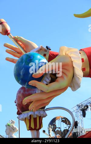 Grandes têtes et chars du Carnaval de Nice, le plus grand carnaval de ...