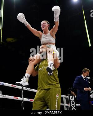 Francesca Hennessy célèbre sa victoire contre Ana Karla Vaz de Moraes ...