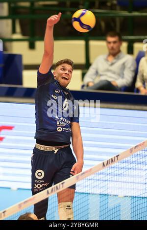 Attaque d'Ivan Zaytsev de MINT Vero volley Monza lors du match de ...