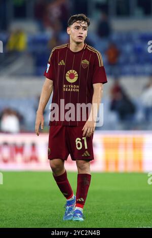 Niccolo Pisilli de L'AS Roma regarde pendant le match de football de l ...