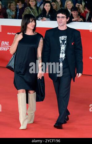 Asia Argento und Simone Bozzelli BEI der Premiere des Kinofilms ...