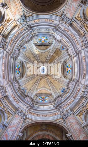 ASTI, ITALIE - 10 SEPTEMBRE 2024 : les fresques de la coupole (Sainte ...