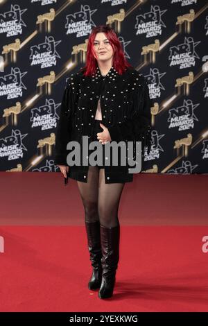 Louane assiste aux 26e NRJ Music Awards 2024 Red Carpet arrivées au ...