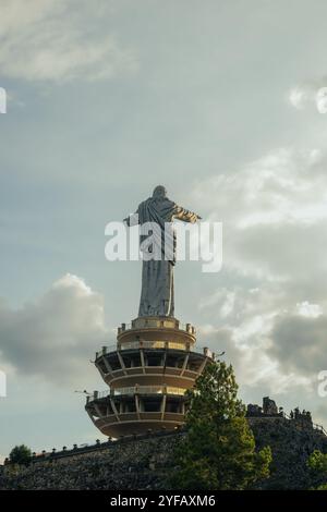 Statue de Jésus-Christ à Makale sur Sulawesi. On dit que la statue de ...
