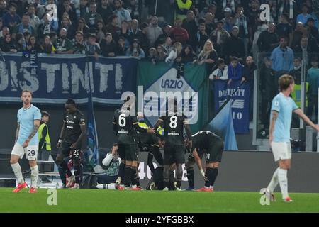 Zito Luvumbo de Cagliari célèbre après avoir marqué le but 1-1 lors de ...