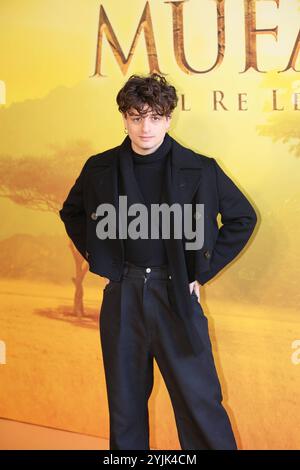 Riccardo Suarez, voix de Zazu, lors de la Photocall du film MUFASA - il ...