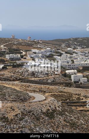 Le village de Chora, Amorgos, Grèce, utilisé comme toile de fond pour ...