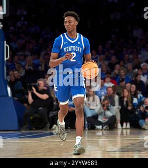 Le garde des Wildcats du Kentucky Jaxson Robinson (2) est défendu par ...