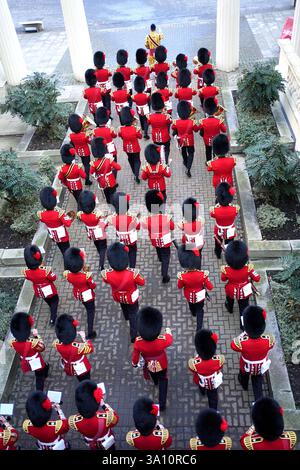 No 7 Company Coldstream Guards, avant une inspection par l'officier ...