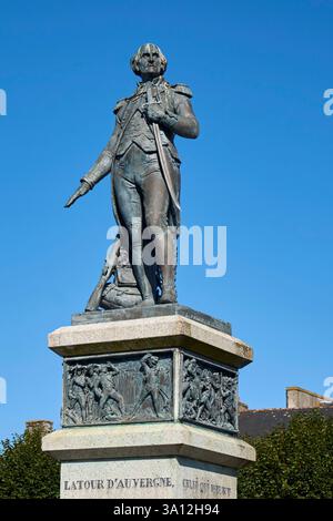 France, Finistère, Carhaix-Plouguer, statue des Soeurs Goadec par l ...