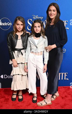 Katie Anderson mit Mila Stauffer und Emma Stauffer BEI der Weltpremiere ...