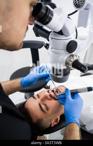 Procédé de fonctionnement d'un microscope numérique dentaire. Dentiste ...