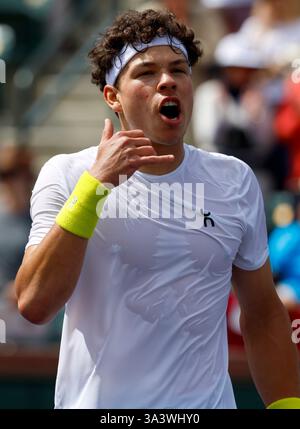 12 mars 2025 Ben Shelton célèbre sa victoire sur Brandon Nakashima lors ...