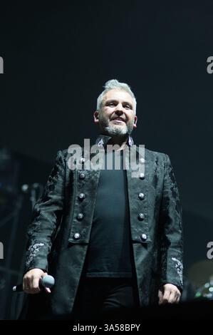 Le chanteur Miguel Angel Franco du groupe Saurom se produit lors du ...