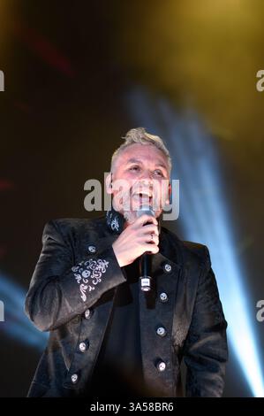 Le chanteur Miguel Angel Franco du groupe Saurom se produit lors du ...