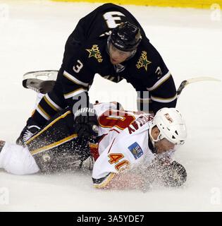 20 février 2008 - Jarome Iginla (12) des Flames de Calgary et Jussi ...