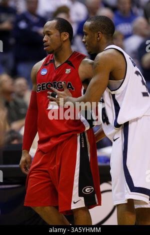 20 mars 2008 - Sundiata gaines de Géorgie dribble autour de Jason Love ...