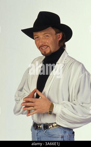 01 mars 1995 ; Nashville, TN, États-Unis ; la chanteuse country CLINTON ...