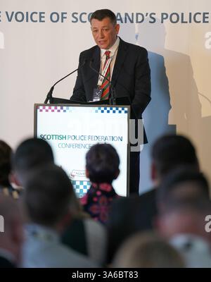 David Threadgold, président du SPF, s'exprimant sous la direction de ...