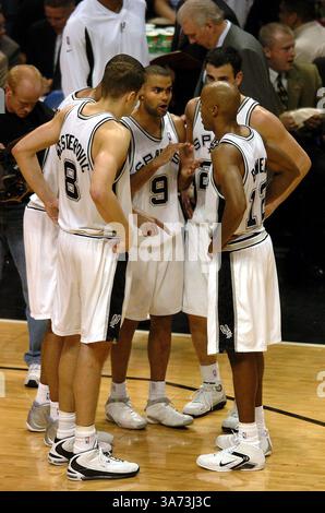 05 mai 2004 ; San Antonio, TX, États-Unis ; KEVIN WILLIS des Spurs ...