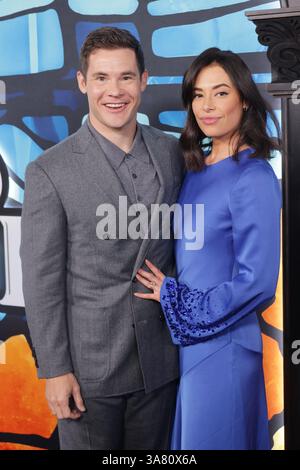 Adam Devine assiste à la première saison de la série originale de HBO ...