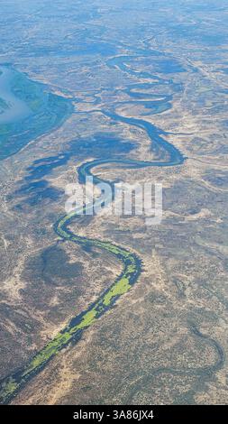 Vue aérienne de NDjamena et Chari ou fleuve Chari, capitale du Tchad ...