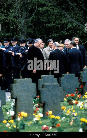 05 mai 1985 ; Bitburg, ALLEMAGNE ; le président américain Ronald Reagan ...