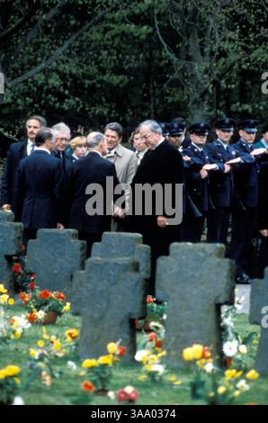 05 mai 1985 ; Bitburg, ALLEMAGNE ; le président américain RONALD REAGAN ...