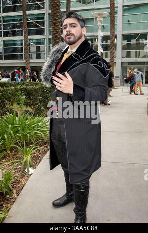 Vampir Cosplayer auf der WonderCon 2025 im Anaheim Convention Center ...