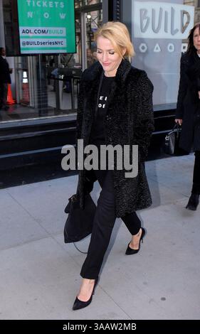 NEW YORK, NY - 13 MARS : Emma Watson assiste à la projection de 'Beauty ...