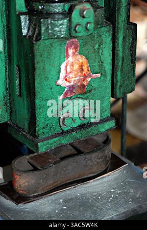 09 mai 2007 - Pakokku, Birmanie - L'usine où les sandales de marque ...