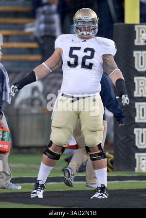 01 octobre 2011 : notre Dame défensive end Kapron Lewis-Moore (#89 ...