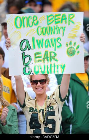 03 décembre 2011 : Baylor Bears pom-meneur lors du match de football de ...