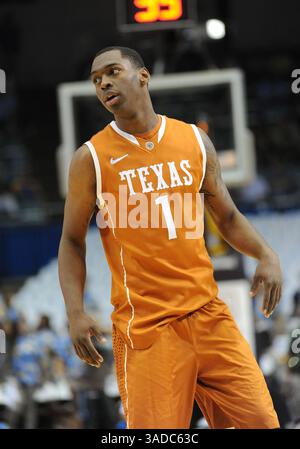 03 décembre 2011 : Sheldon McClellan #1 du Texas pendant le match de ...