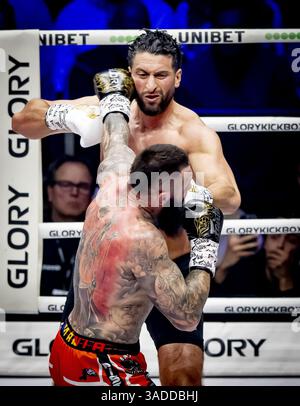 ROTTERDAM - Jamal Ben Saddik en action contre Cristian Ristea lors de Glory 99 à Ahoy. ANP ROBIN ...
