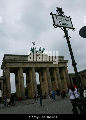 03 septembre 2005 ; Berlin, ALLEMAGNE ; un des derniers segments debout ...