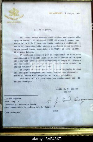02 juin 2001 ; Rome, Italie ; ventes en Amérique du Nord SEULEMENT ...