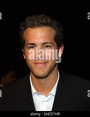 01 avril 2002 ; Hollywood, CA, États-Unis ; les acteurs RYAN REYNOLDS ...