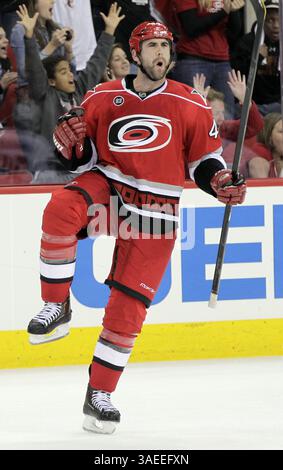 20 novembre 2011 - Raleigh, NC, États-Unis - Paul Maurice, entraîneur ...