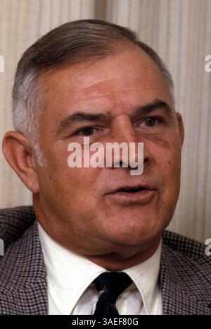 01 janv. 1983 ; Austin, TX, États-Unis ; colonel CHARLIE BECKWITH ...